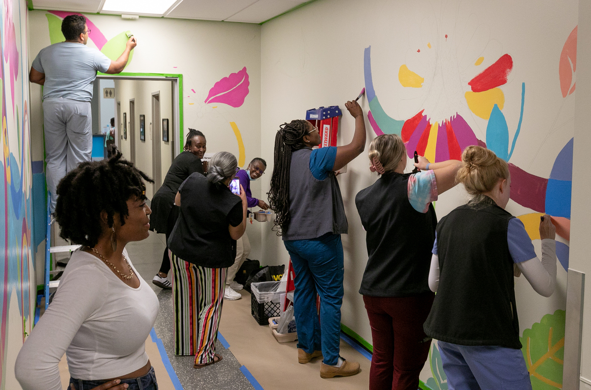 Hospital staff make their mark with a new mural | VCU Health